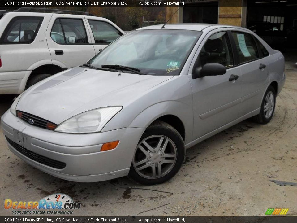 2001 Ford Focus SE Sedan CD Silver Metallic / Dark Charcoal Black Photo #1 | DealerRevs.com